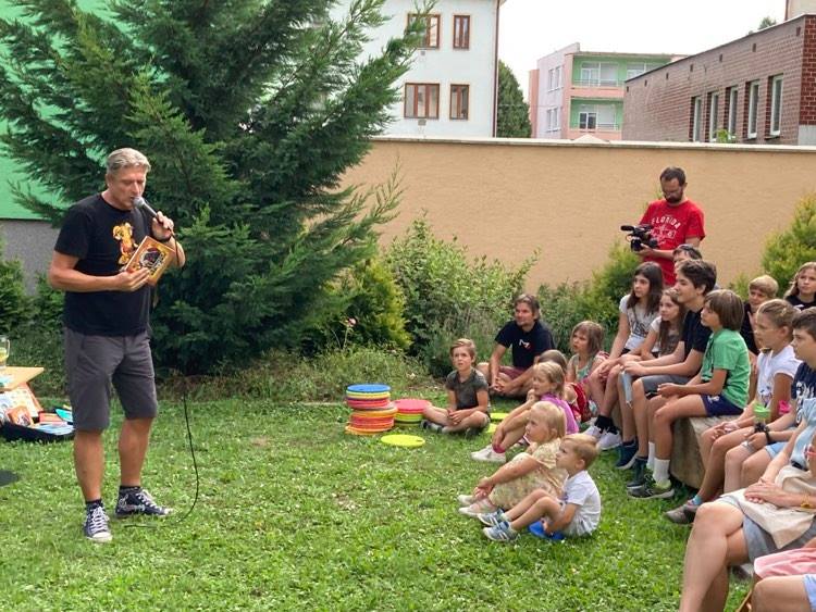 Záhorská knižnica Senica | Braňo Jobus nadchol deti i rodičov